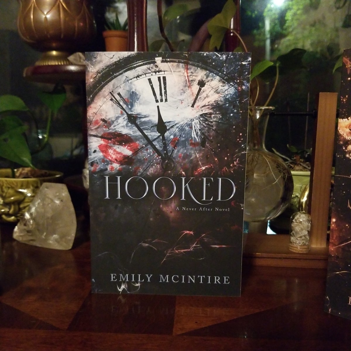 Hooked by Emily McIntire, Paperback | Pangobooks