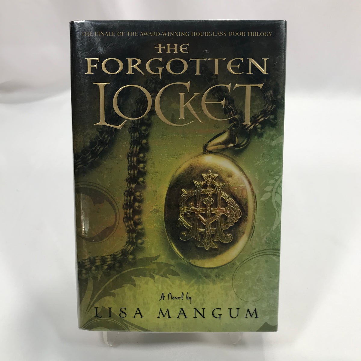 The Forgotten Locket by Lisa Mangum