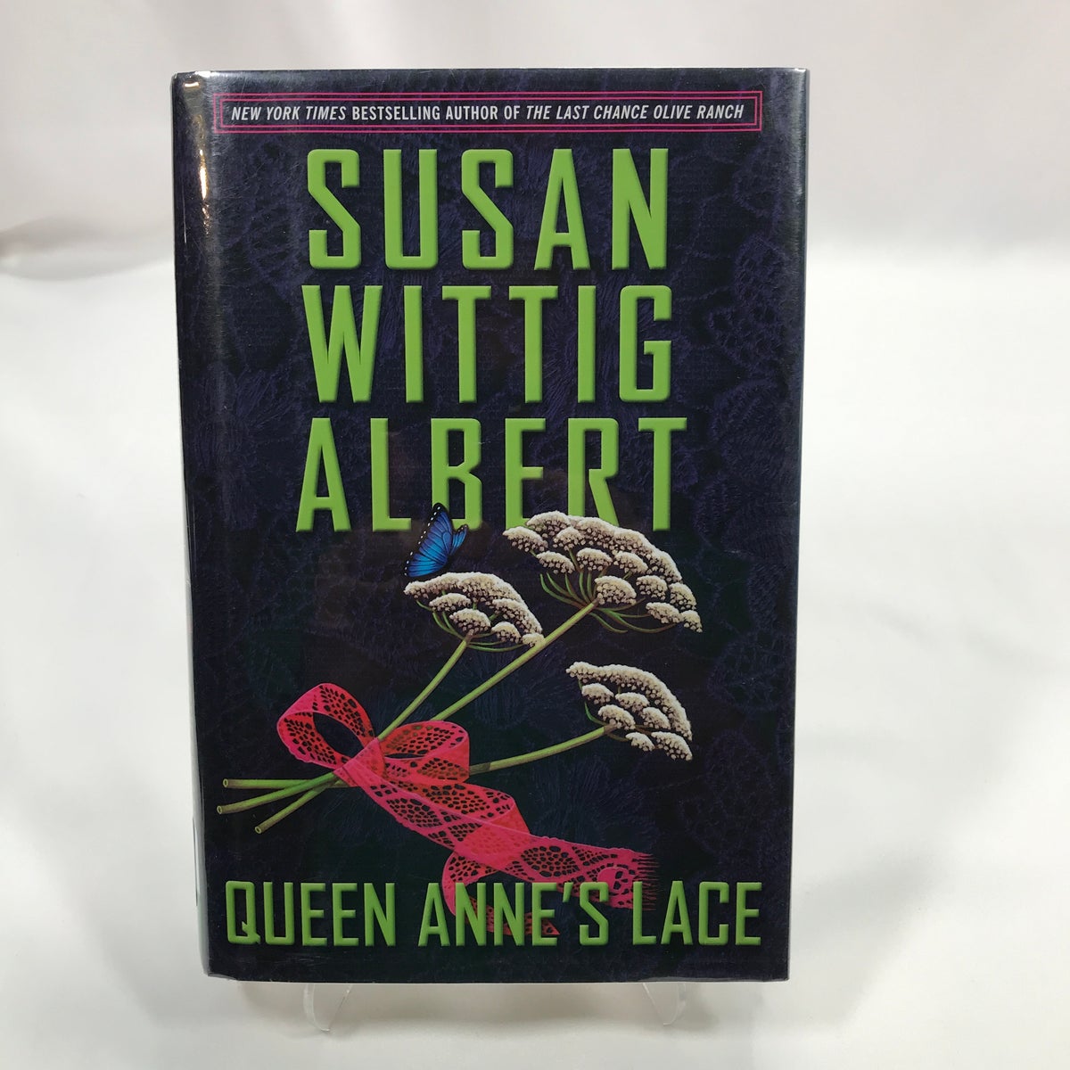 Queen Anne's Lace by Susan Wittig Albert