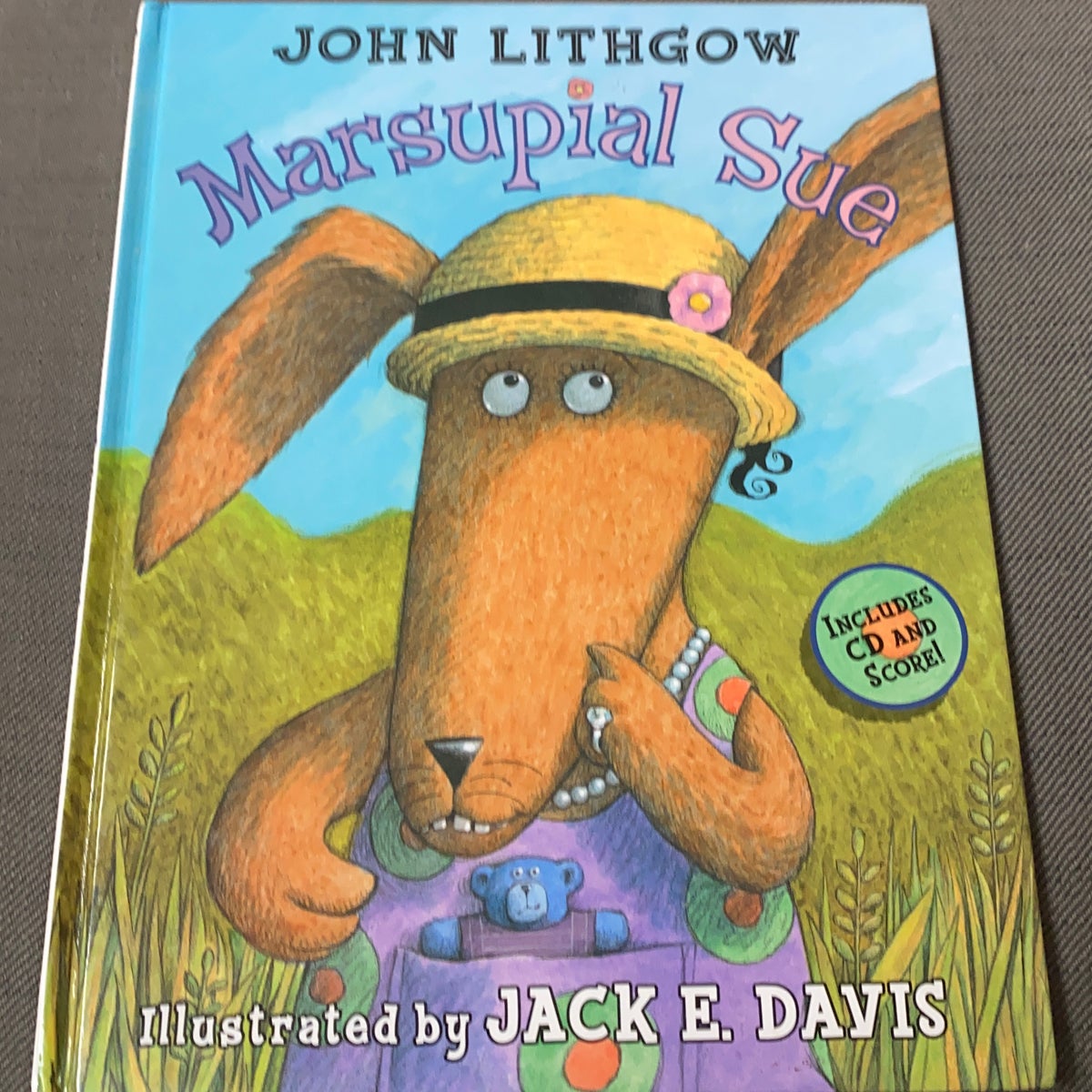 Marsupial Sue by John Lithgow, Paperback | Pangobooks