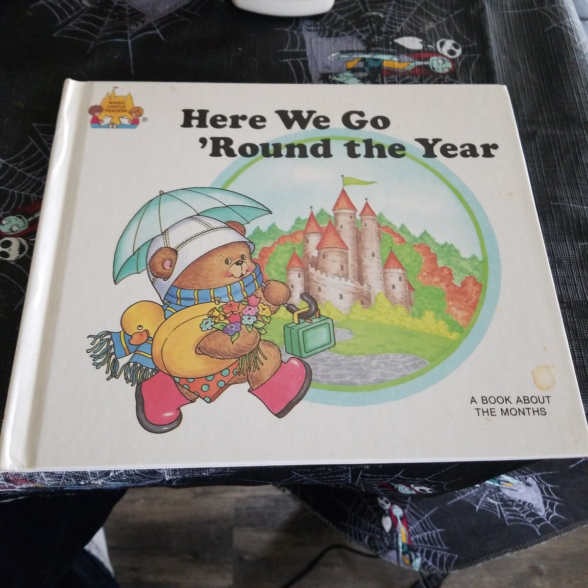 Here We Go 'Round the Year by , Hardcover | Pangobooks