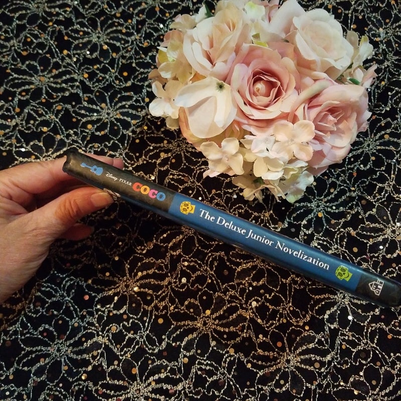 Coco: the Deluxe Junior Novelization (Disney/Pixar Coco) by Angela ...