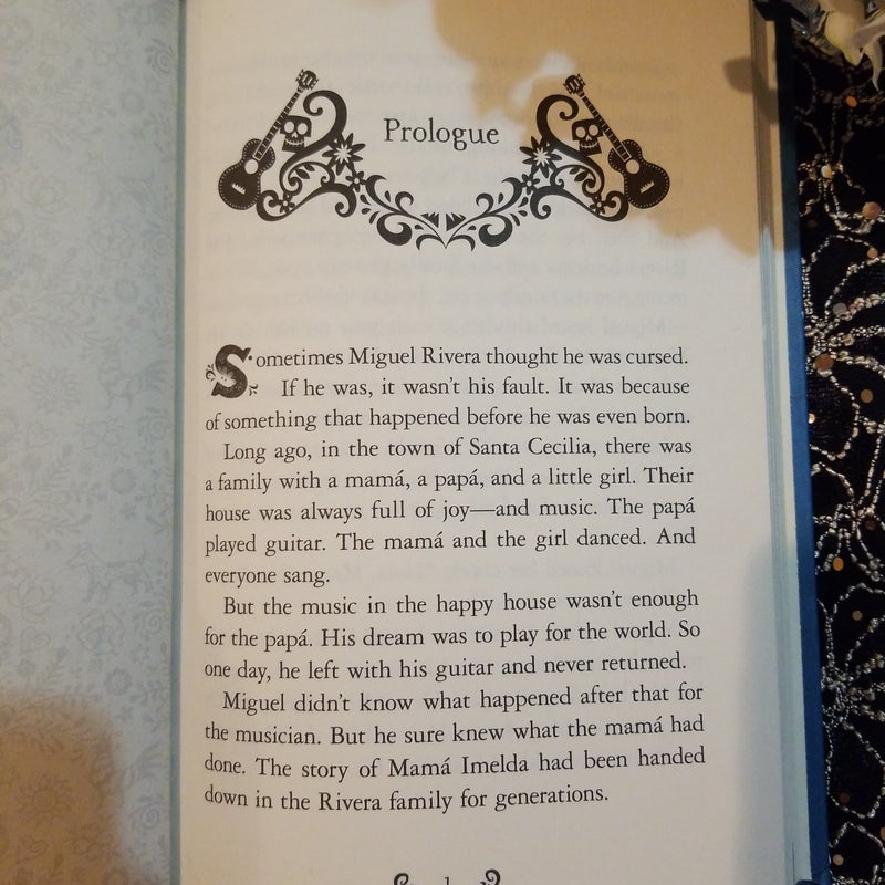 Coco: the Deluxe Junior Novelization (Disney/Pixar Coco) by Angela ...