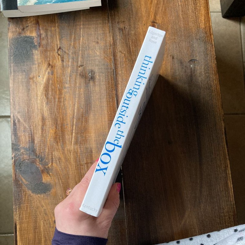 Thinking Outside the Box by Gary R. Edgerton, Paperback | Pangobooks