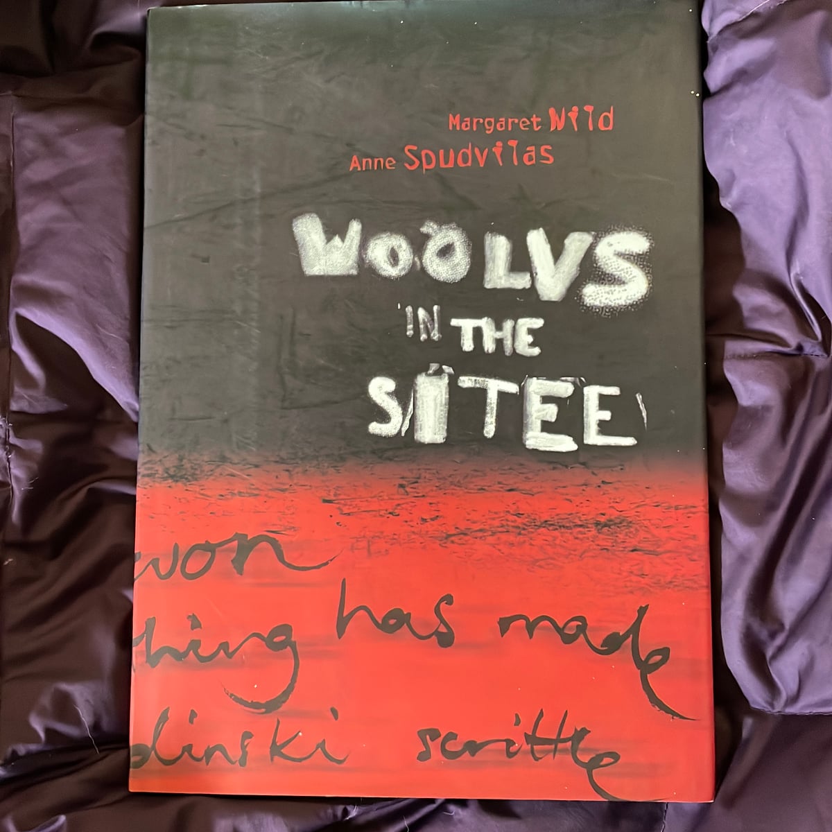 Woolvs in the Sitee by Margaret Wild