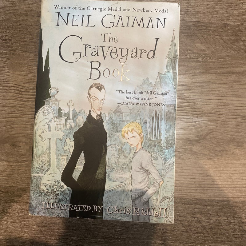 The graveyard book by Neil gaiman, Paperback | Pangobooks