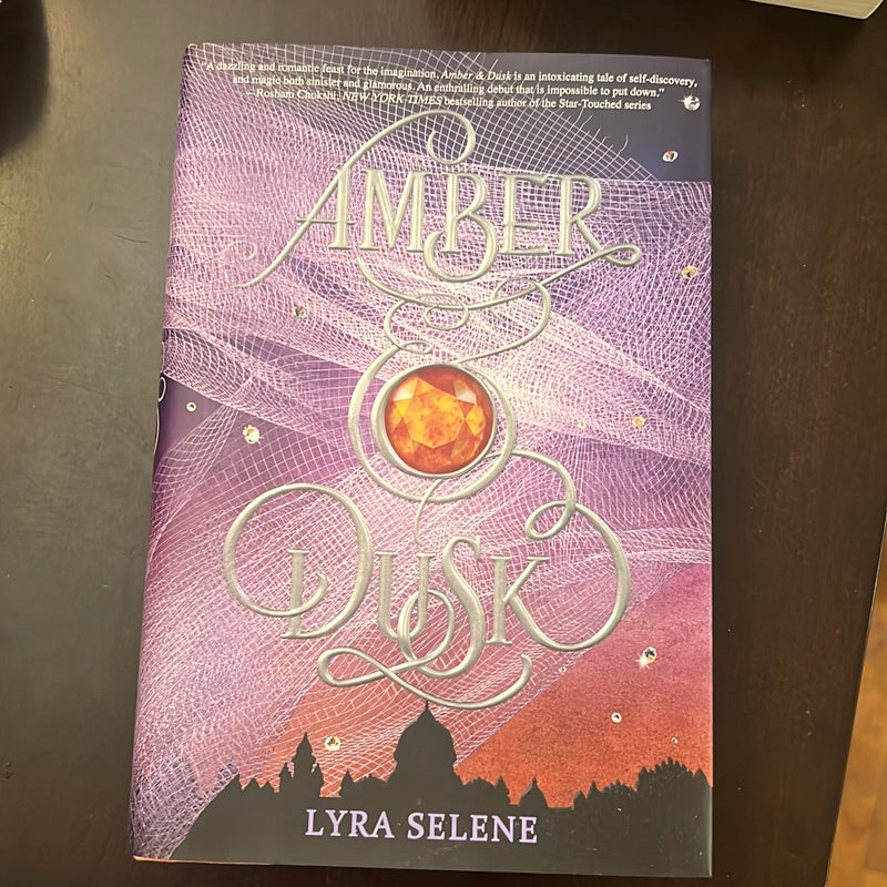 Amber & Dusk - SIGNED by Lyra Selene , Hardcover | Pangobooks