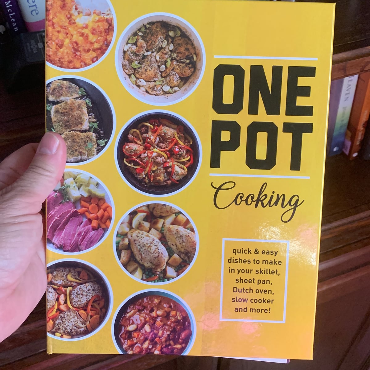 One Pot Cooking by Publications International Ltd. Staff
