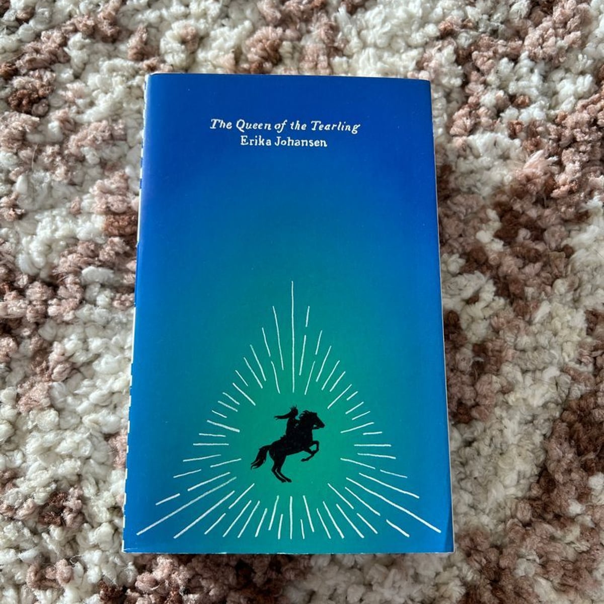 The Queen of the Tearling by Erika Johansen, Paperback | Pangobooks