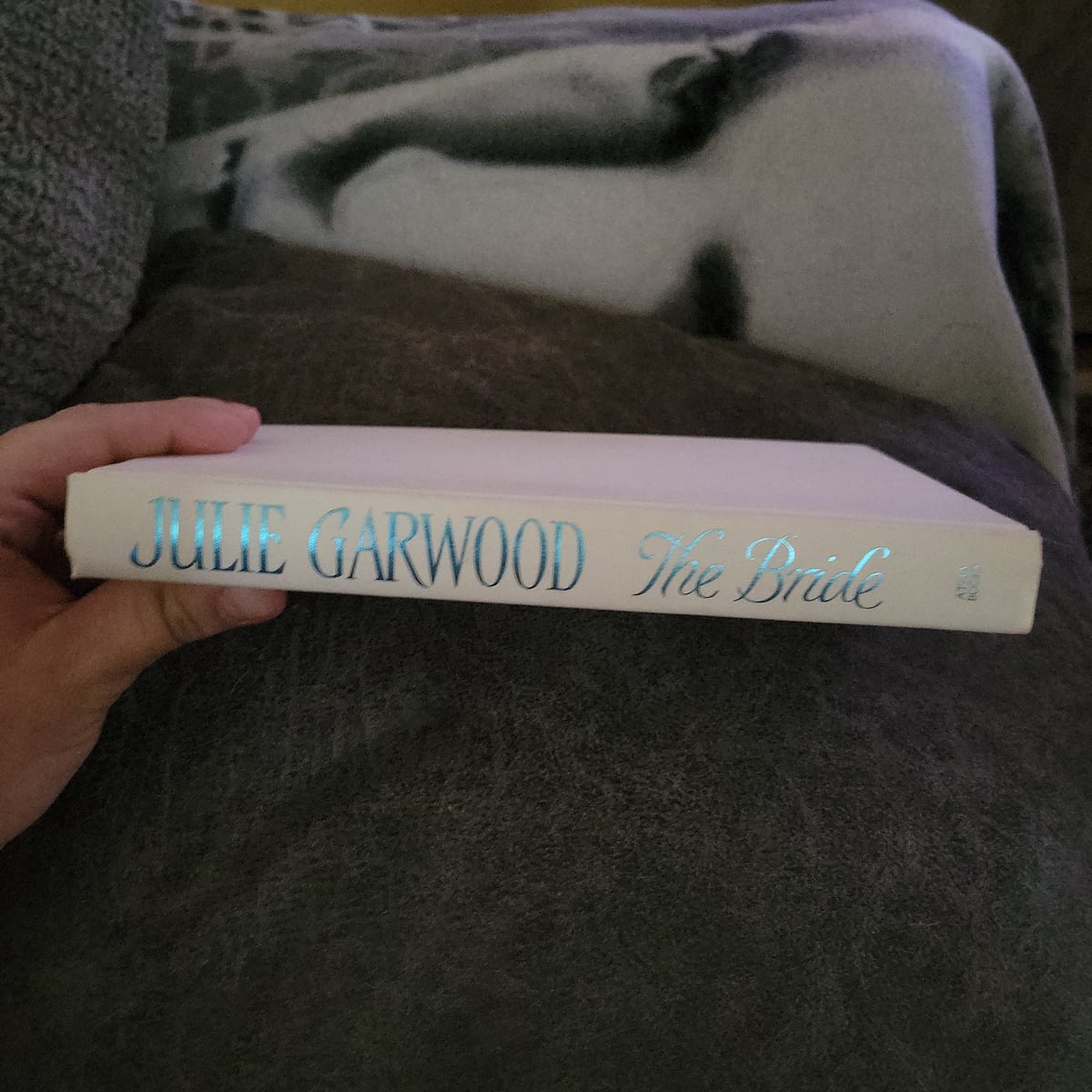 The Bride by Julie Garwood , Hardcover | Pangobooks