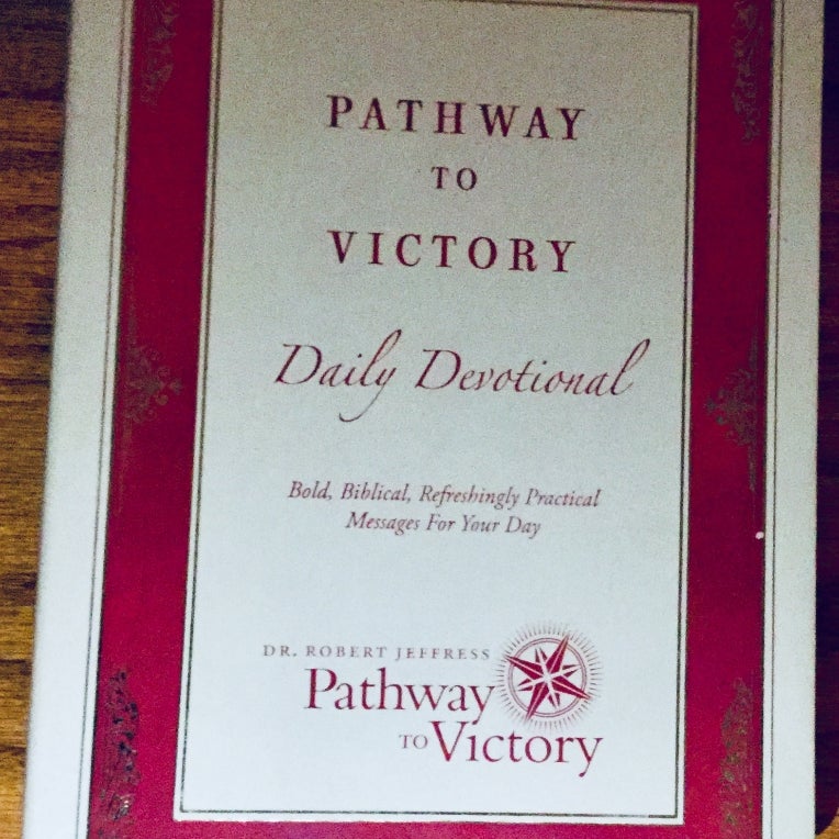 Pathway To Victory Daily Devotional by Dr. Robert Jeffress , Paperback ...