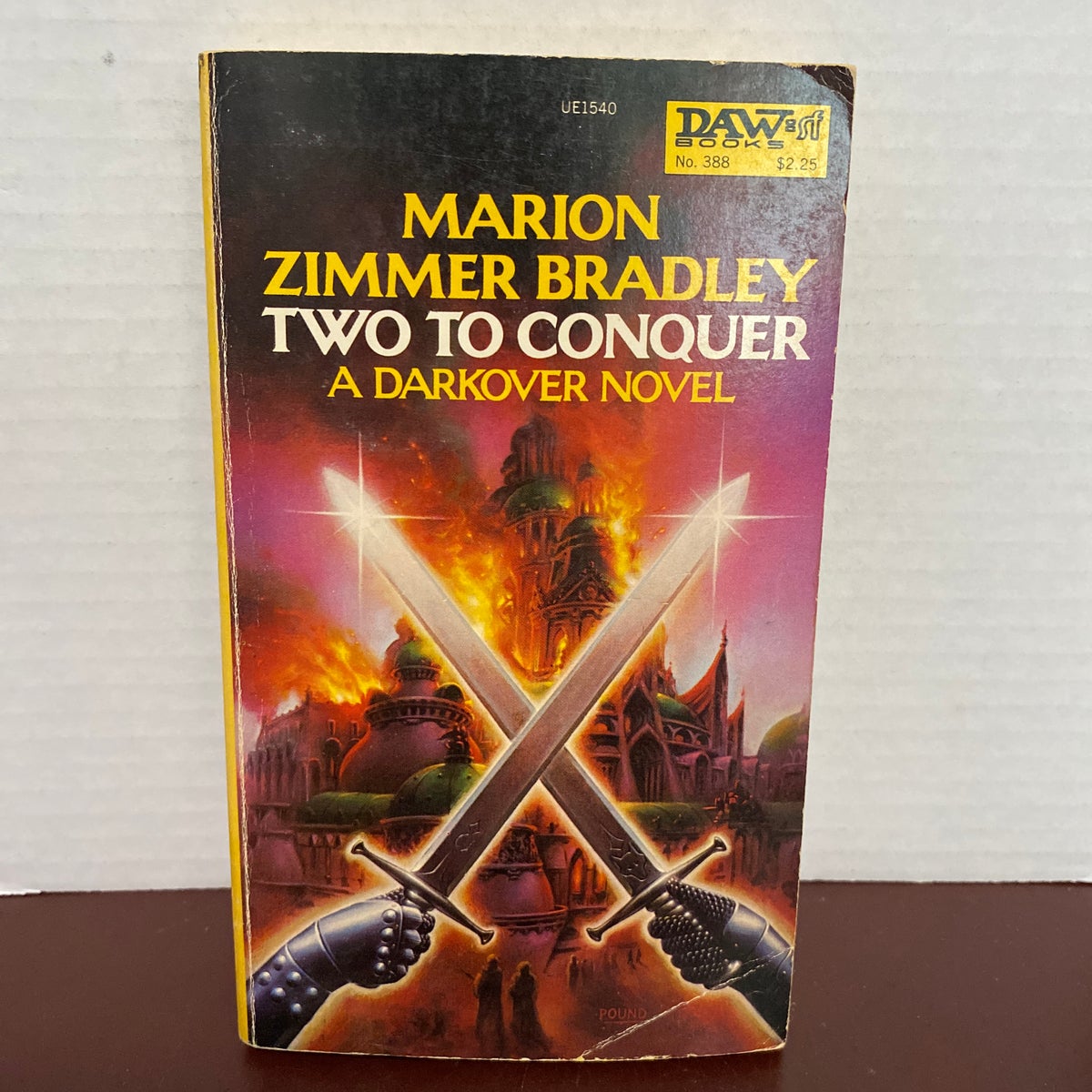 Two to Conquer by Marion Zimmer Bradley, Paperback | Pangobooks