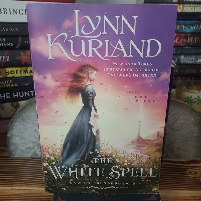 The White Spell by Lynn Kurland, Paperback | Pangobooks