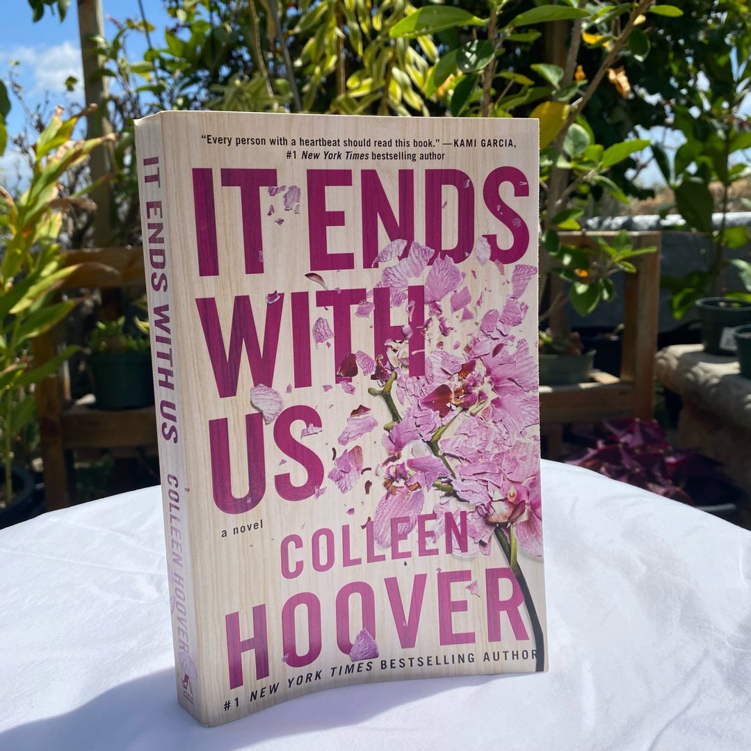 It Ends with Us by Colleen Hoover, Paperback | Pangobooks