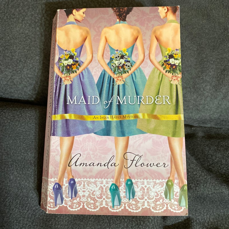 Maid of Murder by Amanda Flower, Paperback | Pangobooks