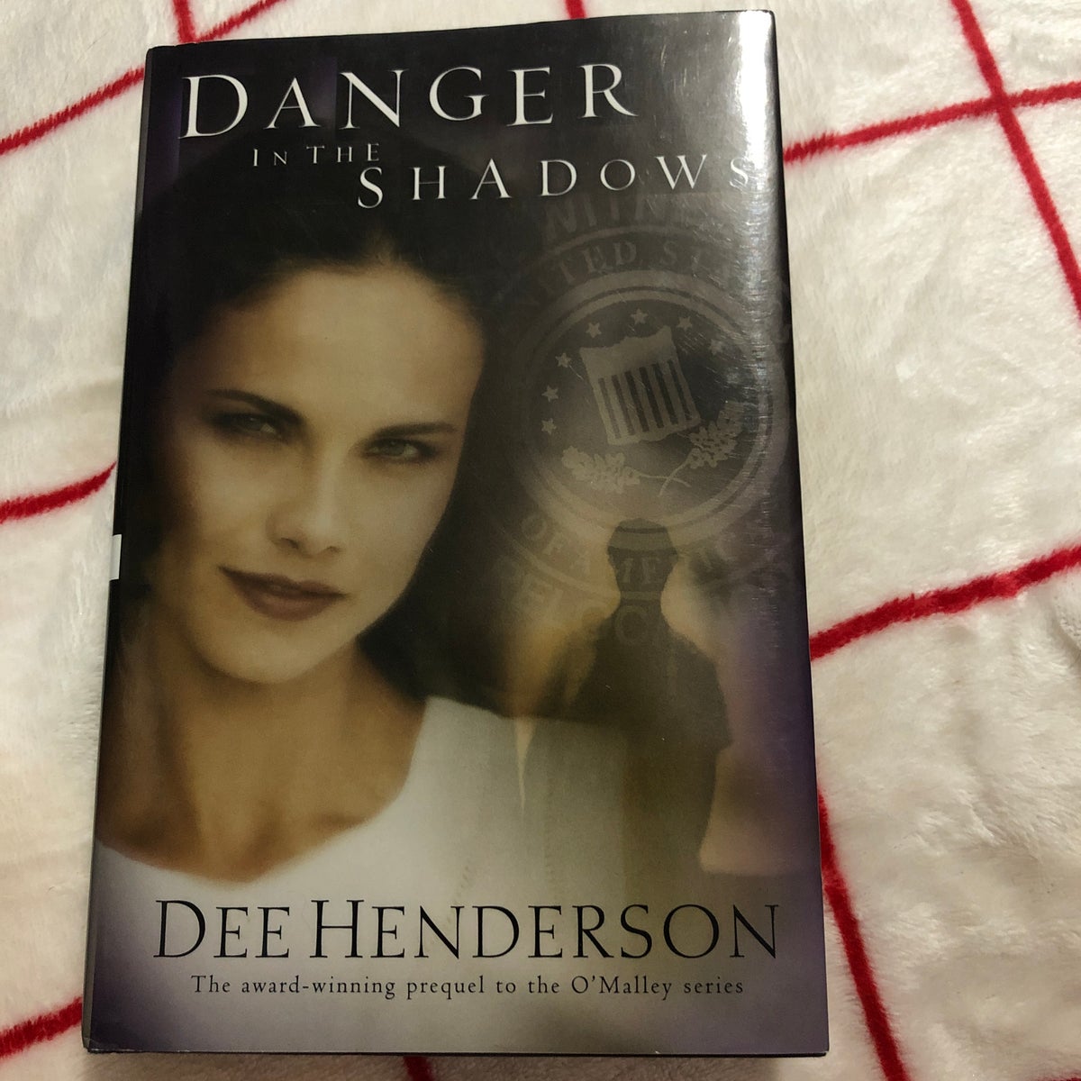 Danger in the Shadows by Dee Henderson, Hardcover | Pangobooks