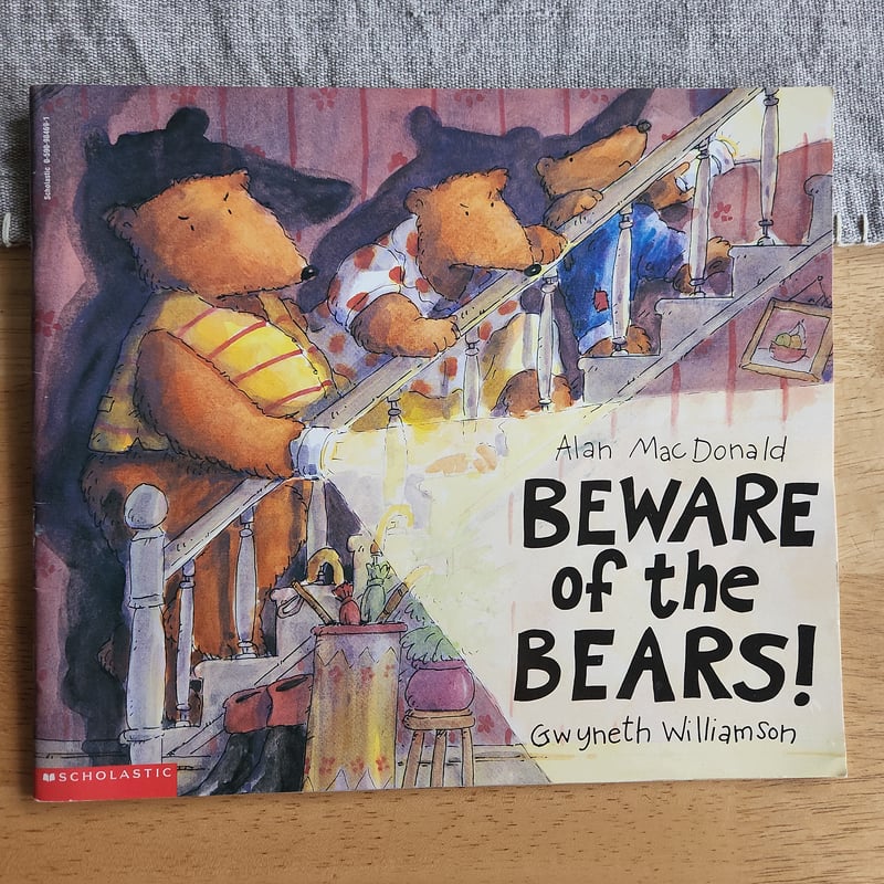Beware of the Bears by Alan MacDonald , Paperback | Pangobooks