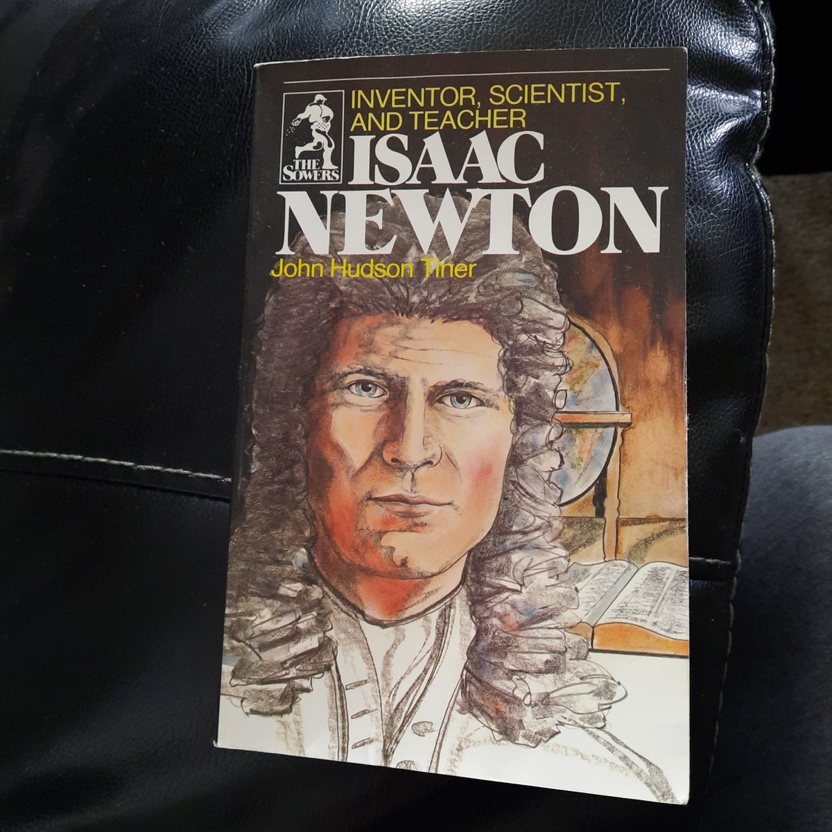 Isaac Newton by John H. Tiner, Paperback | Pangobooks