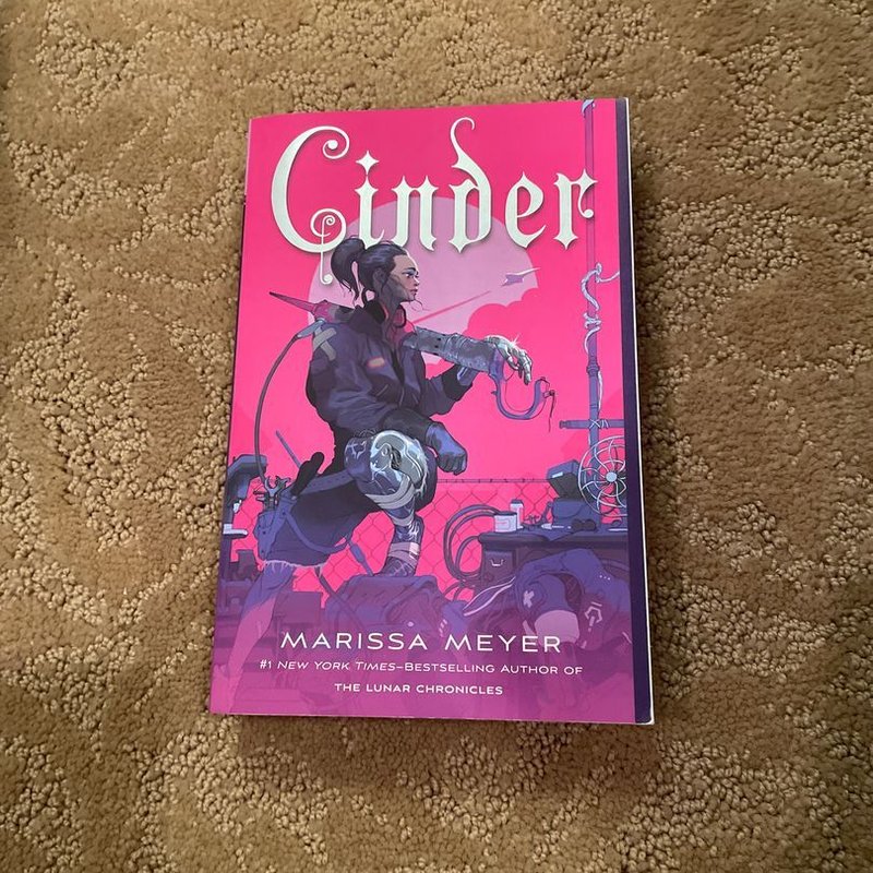 Cinder by Marissa Meyer, Paperback | Pangobooks