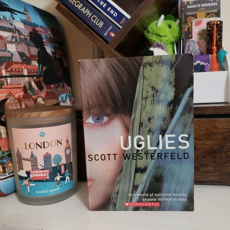 Uglies by Scott Westerfeld, Paperback | Pangobooks