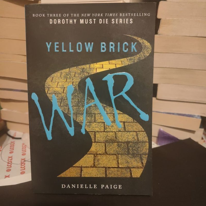 Yellow Brick War by Danielle Paige