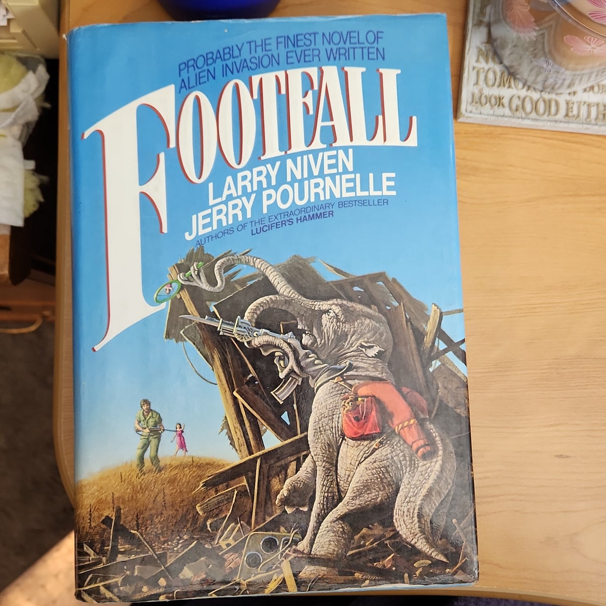 Footfall by Larry Niven; Jerry Pournelle, Hardcover | Pangobooks