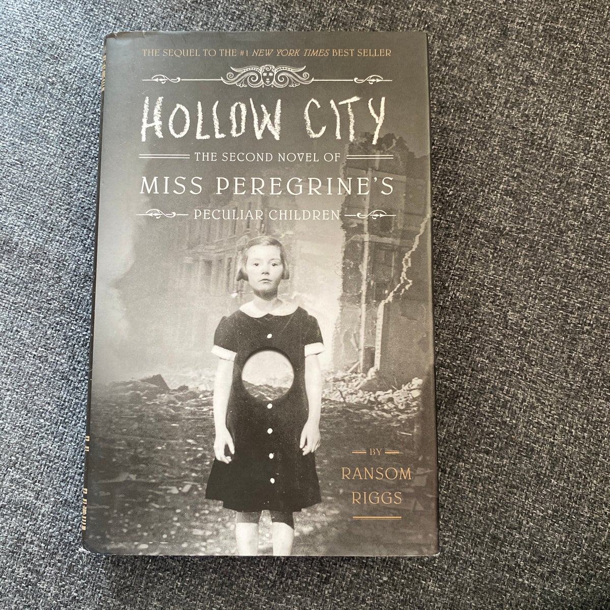 Hollow City by Ransom Riggs (Illustrator)