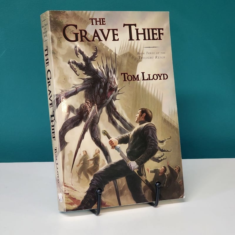 The Grave Thief by Tom Lloyd, Paperback | Pangobooks