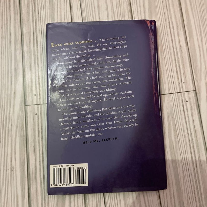Ghost at the Window by Margaret McAllister, Hardcover | Pangobooks