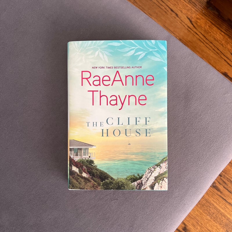 The Cliff House by Raeanne Thayne, Hardcover | Pangobooks