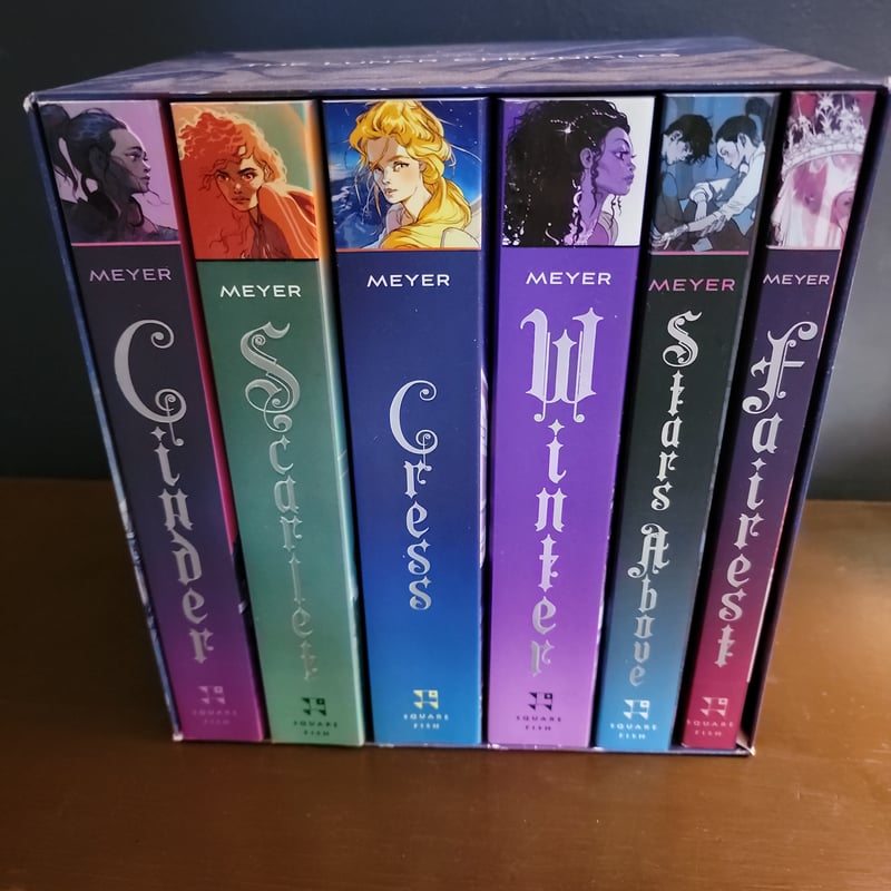 The Lunar Chronicles Boxed Set: Cinder, Scarlet, Cress, Fairest, Stars ...