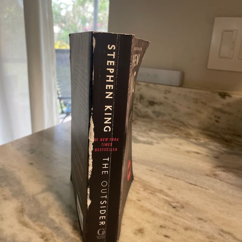 The Outsider by Stephen King, Paperback | Pangobooks