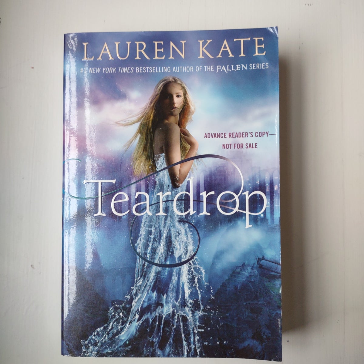 Teardrop by Lauren Kate, Paperback | Pangobooks