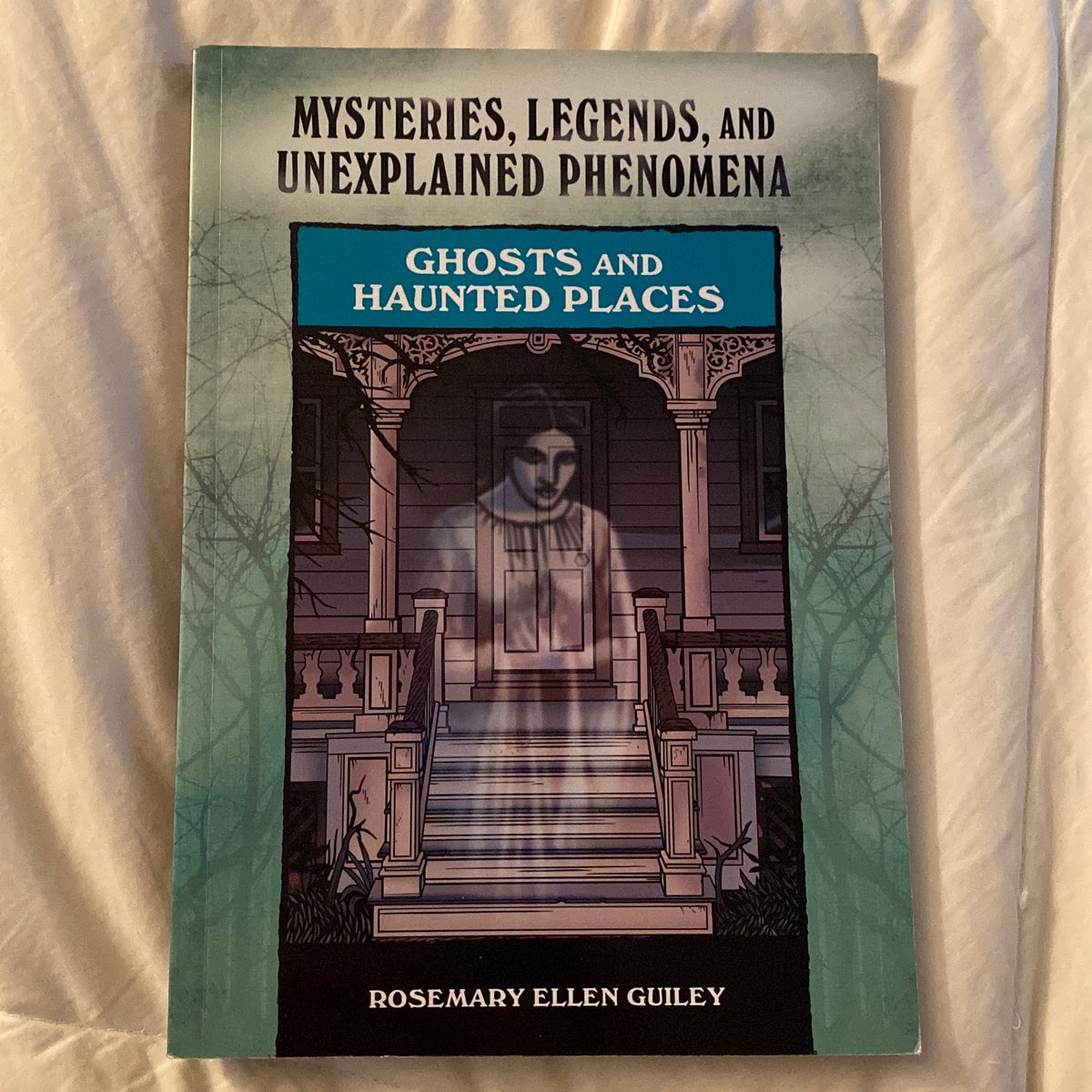 Ghosts and Haunted Places by Rosemary Ellen Guiley