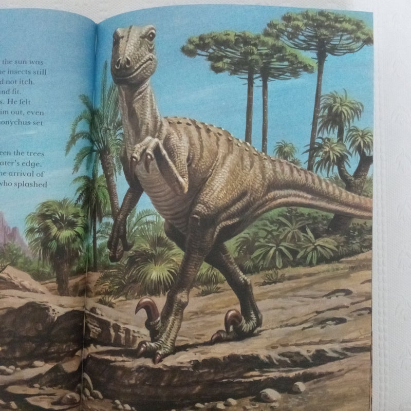 Colossal Book Of Dinosaurs by Honey Bear Books , Hardcover | Pangobooks