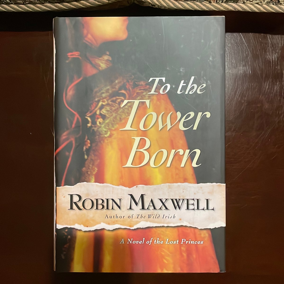 To the tower born by Maxwell, Robin, Hardcover | Pangobooks