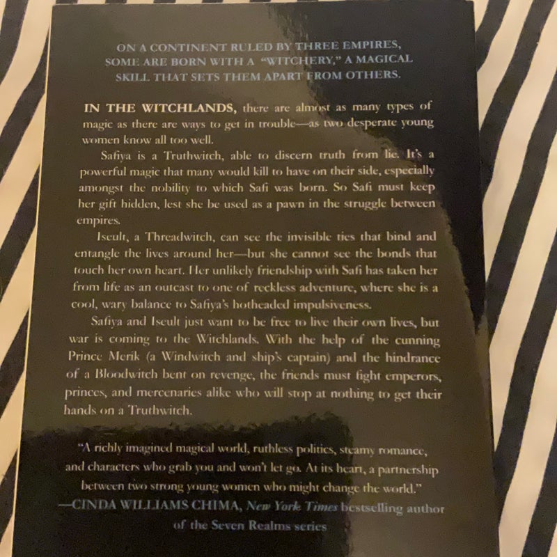 Truthwitch by Susan Dennard, Paperback | Pangobooks