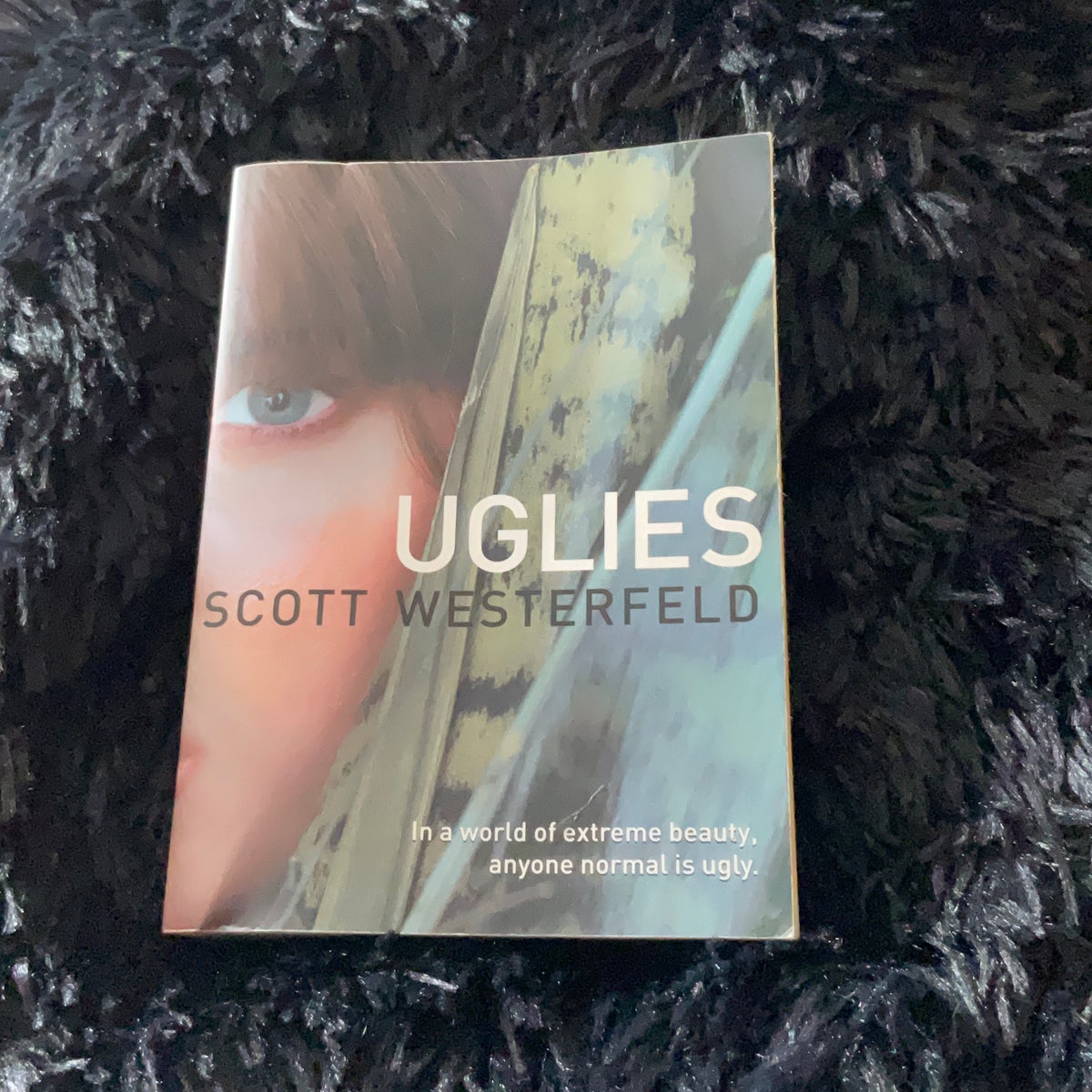 Uglies by Scott Westerfeld; Rodrigo Corral (Designed by), Paperback | Pangobooks
