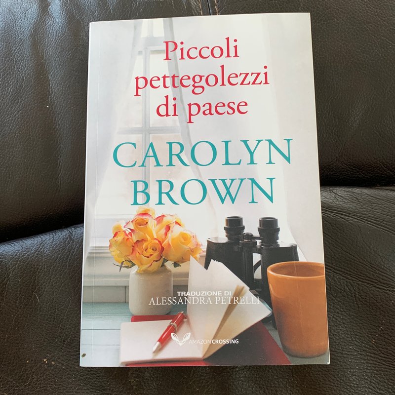 Piccoli Pettegolezzi di Paese by Carolyn Brown, Paperback | Pangobooks