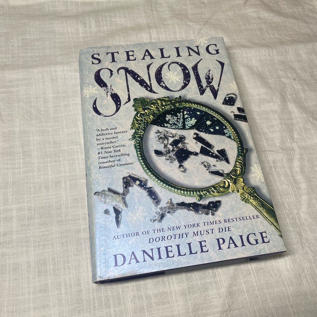 Stealing Snow by Danielle Paige, Hardcover | Pangobooks