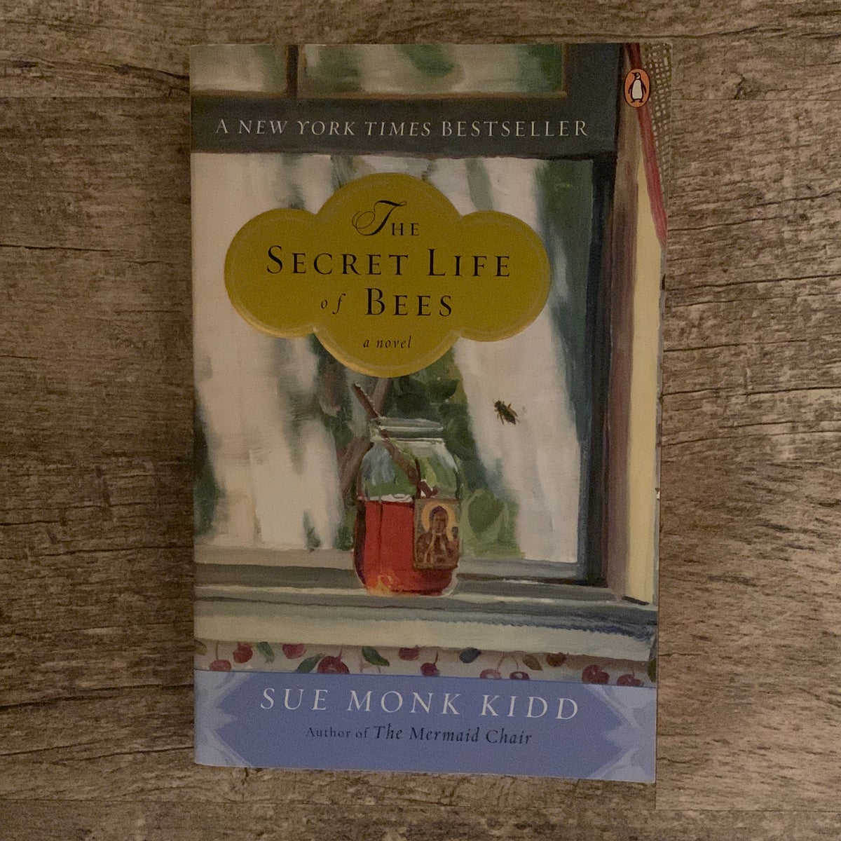The Secret Life of Bees by Sue Monk Kidd, Paperback | Pangobooks