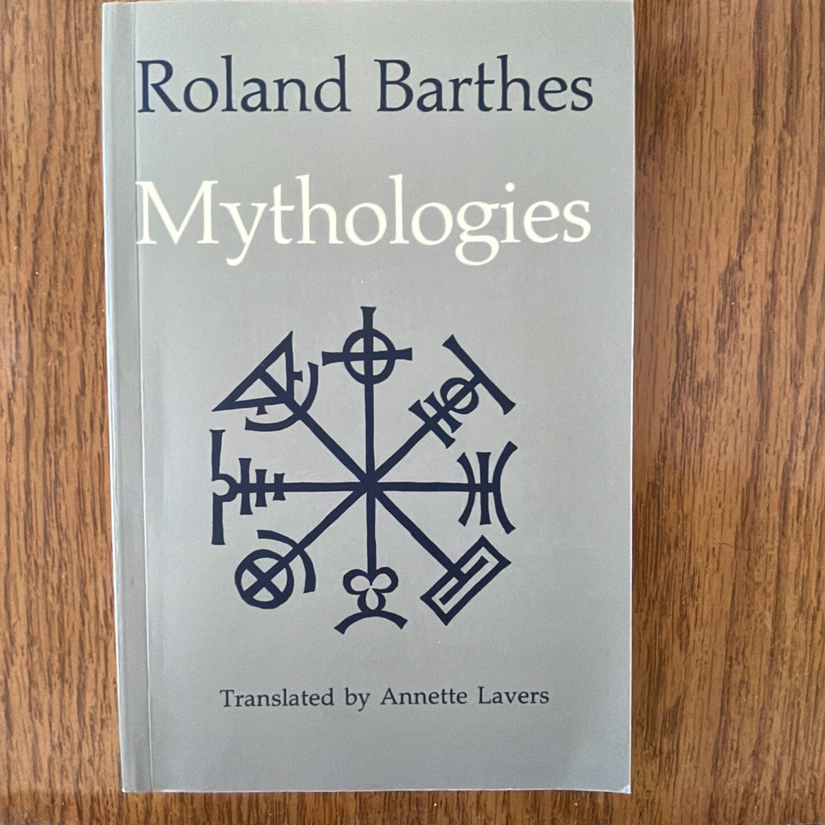 Mythologies by Roland Barthes, Annette Lavers