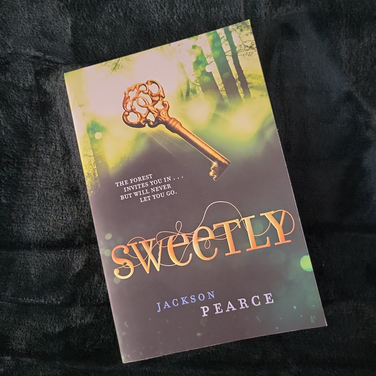 Sweetly by Jackson Pearce, Paperback | Pangobooks