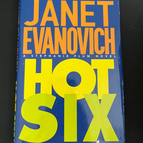 Hot Six by Janet Evanovich, Hardcover | Pangobooks