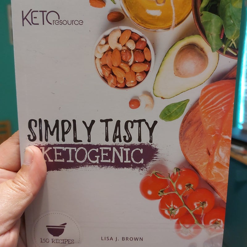 Simply Tasty Ketogenic by Lisa J. Brown, Paperback | Pangobooks