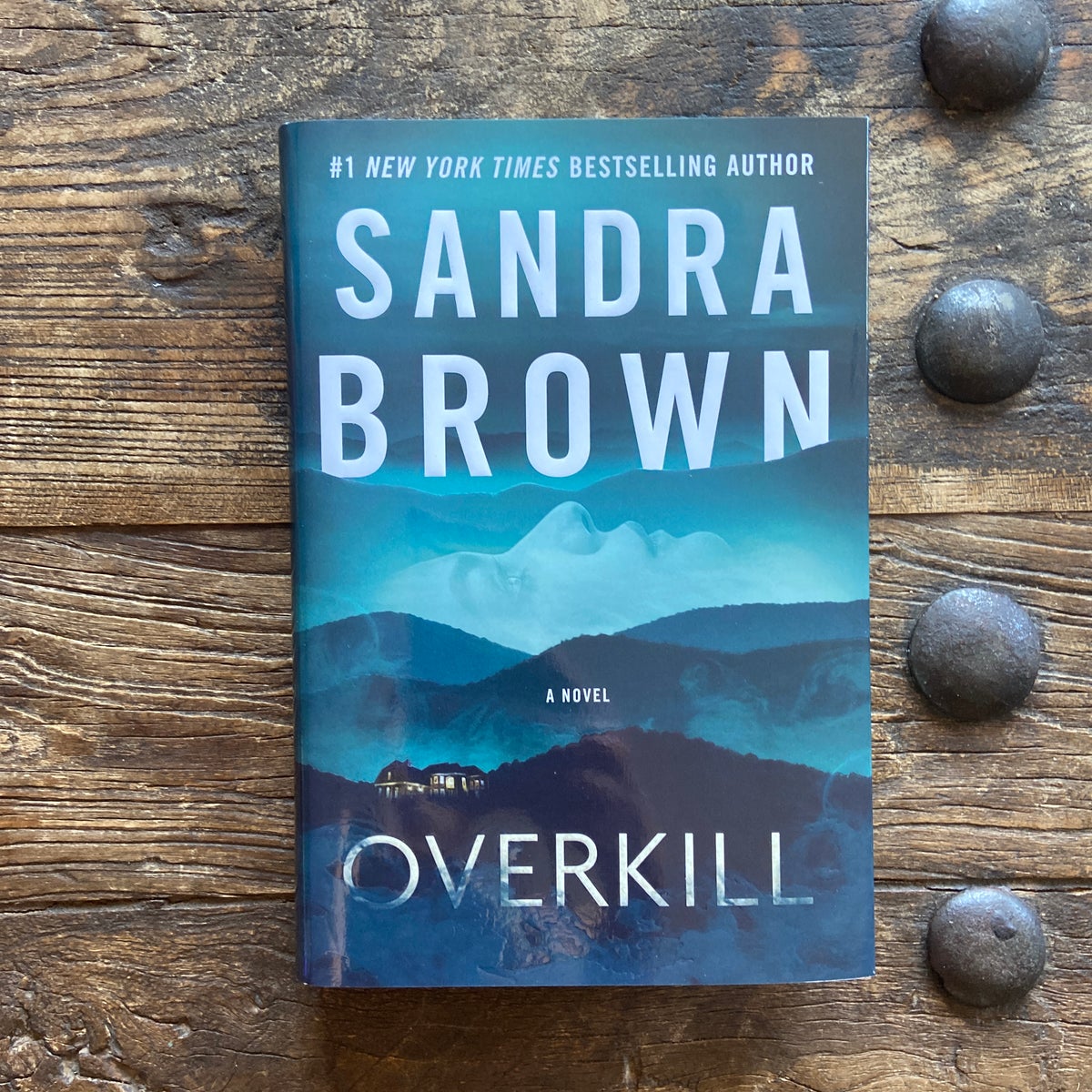 Overkill by Sandra Brown, Hardcover | Pangobooks