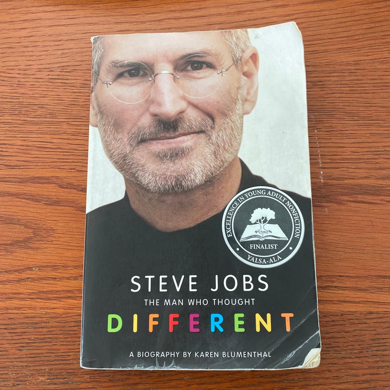Steve Jobs: the Man Who Thought Different by Karen Blumenthal, Paperback | Pangobooks