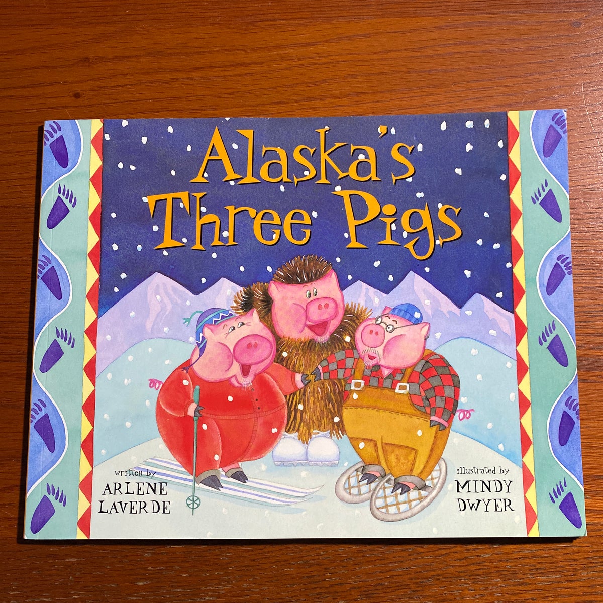 Alaska's Three Pigs by Arlene Laverde, Paperback | Pangobooks