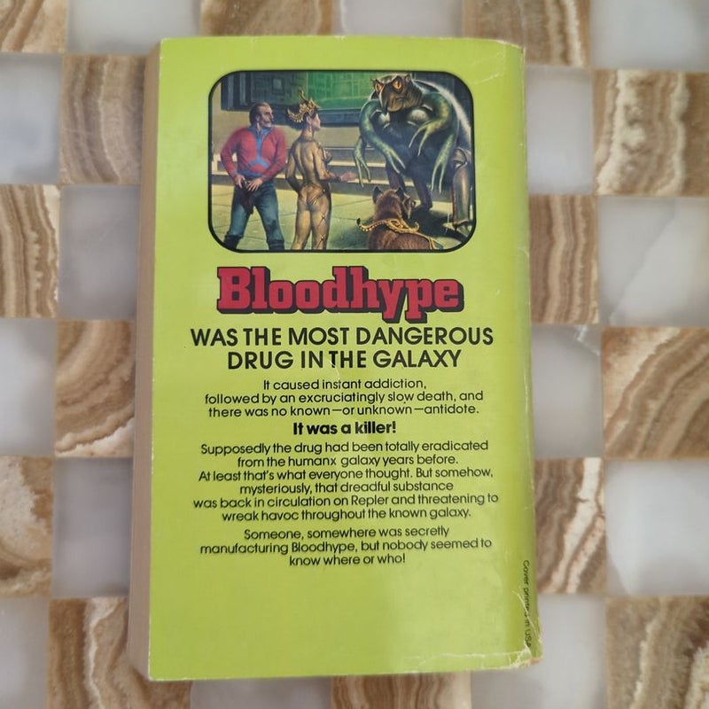 Bloodhype by Alan Dean Foster , Paperback | Pangobooks