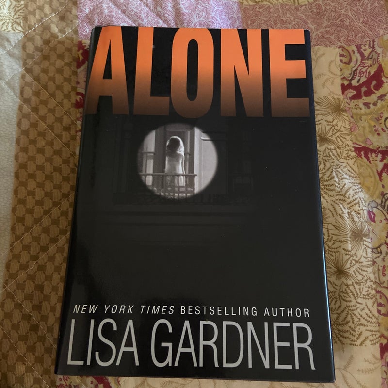 Alone by Lisa Gardner, Hardcover | Pangobooks